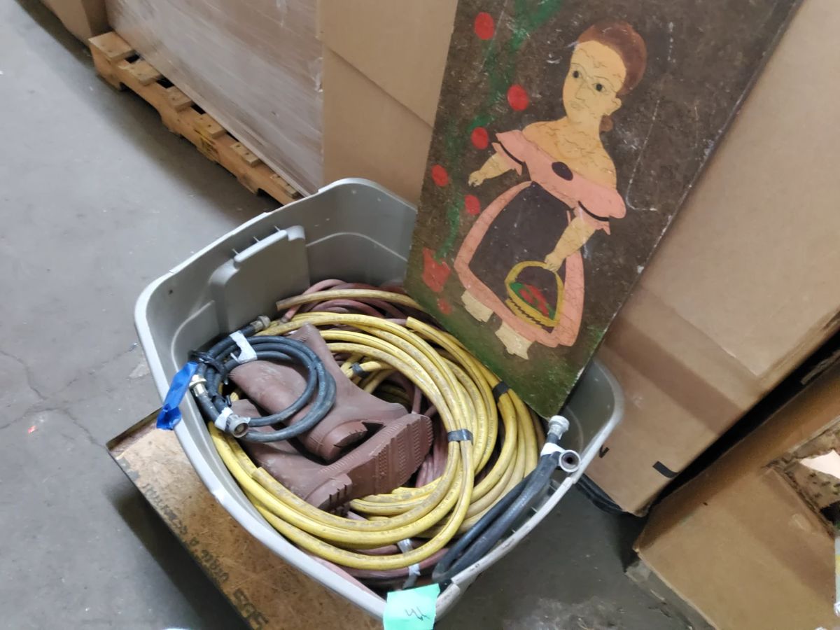 HOUSE CLEAN OUT, BOX LOTS AND MORE!! starts on 9/27/2023