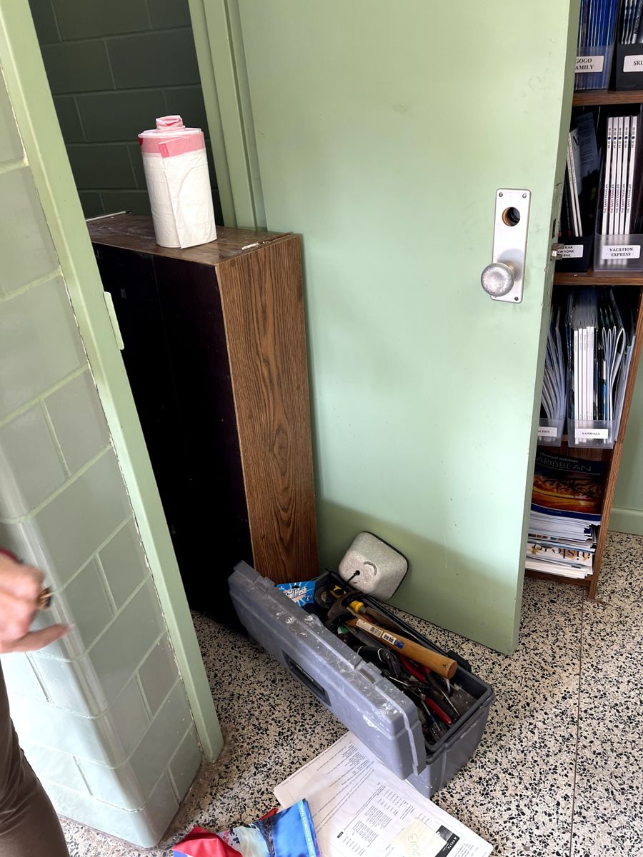 Office Closing!! Everything Must Go!! Taking... starts on 10/11/2023