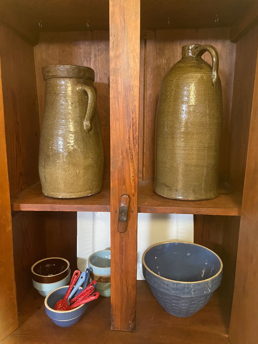 Sand Mountain pottery, primitives, high quality... starts on 10/5/2023