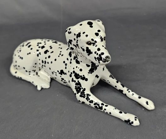 Thimbles Paperweights Figurines Cameras &... starts on 11/5/2023