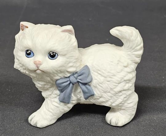 Thimbles Paperweights Figurines Cameras &... starts on 11/5/2023