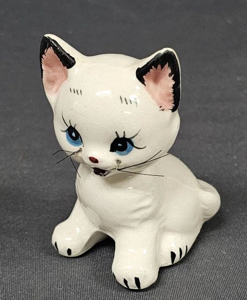 Thimbles Paperweights Figurines Cameras &... starts on 11/5/2023