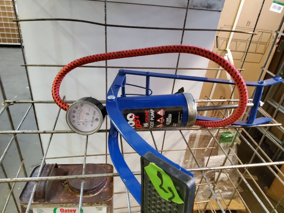 FOLDING LADDER, KNITTING MACHINE, BIKE, BLACK... starts on 10/11/2023