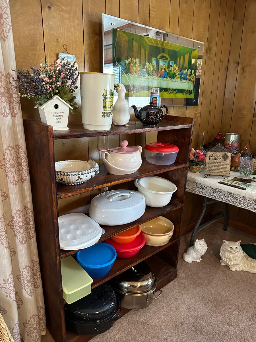 Nice Clean Estate Sale outside and inside full! starts on 10/20/2023