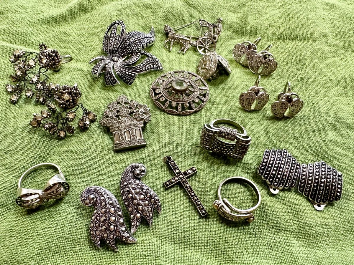 October Collection ~ Costume Jewelry ~ Trunk... starts on 10/28/2023