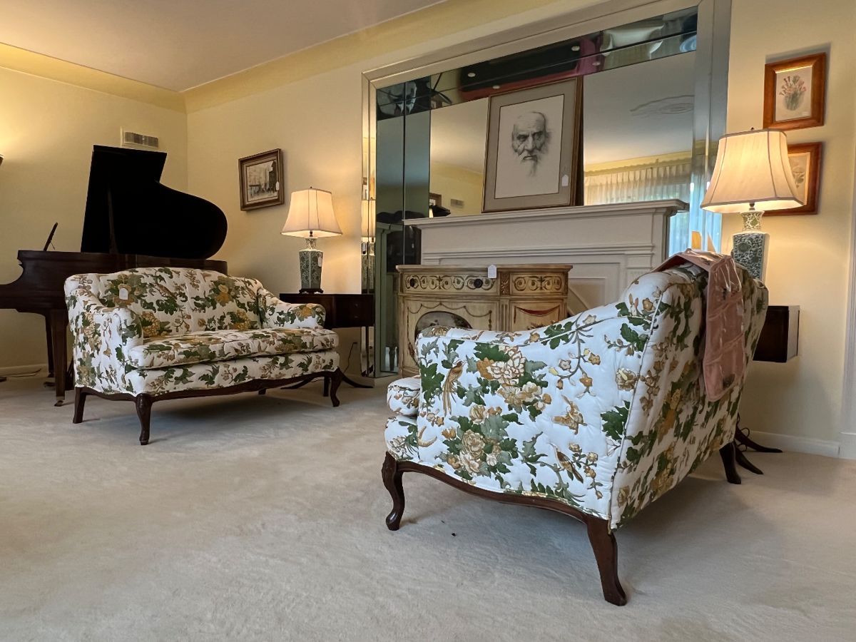 DAVIS PLACE ESTATE SALES in Ladue, MO starts on 10/21/2023
