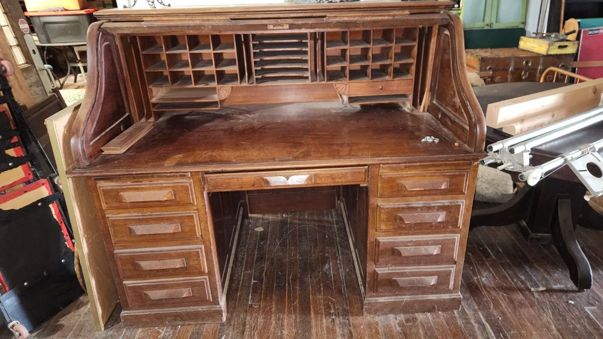 Retro Ron - antiques, primitives, tools & more starts on 11/2/2023