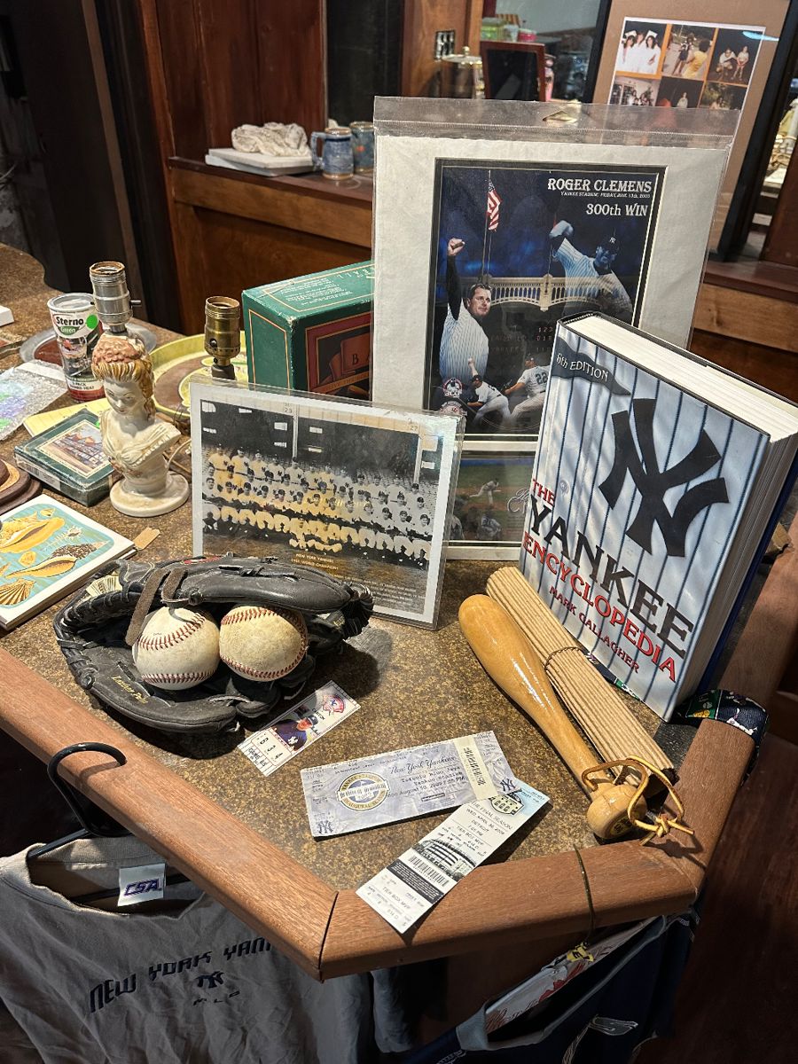 Estate Sale (Christmas items, Yankee memorabilia,... starts on 10/21/2023