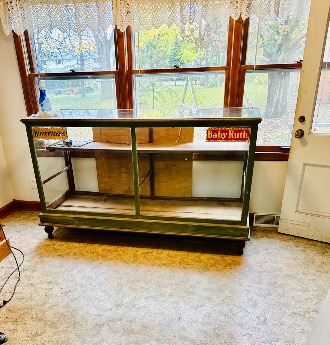antique advertising hoosier harvest table... starts on 11/10/2023
