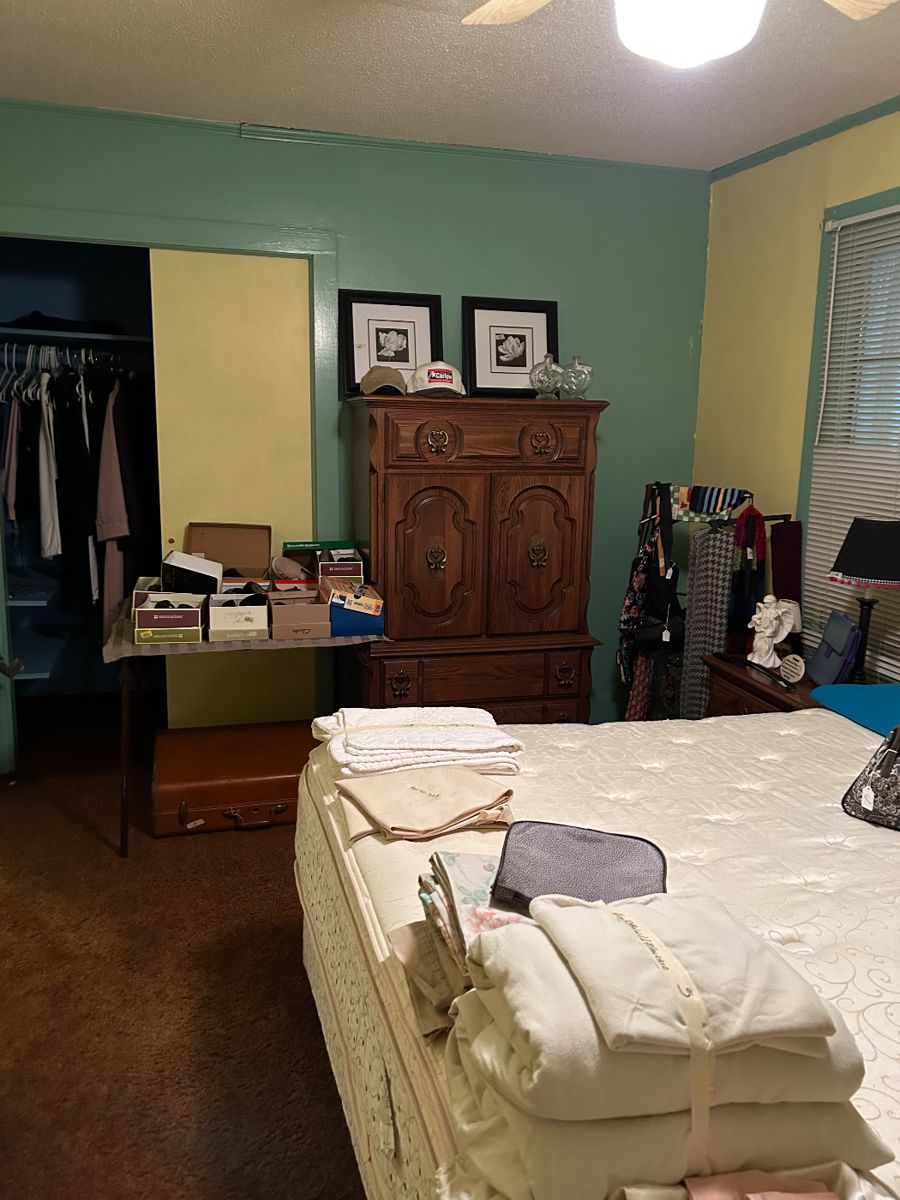 THOMPSON Estate Sale by A Touch of Vintage starts on 10/20/2023