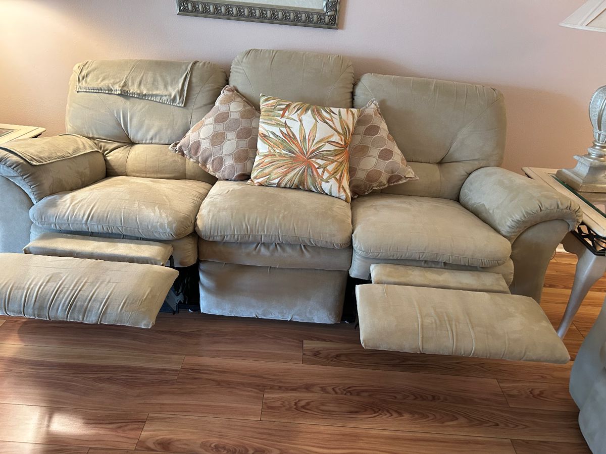 3 Day , Pristine Home, Entire Contents starts on 10/26/2023