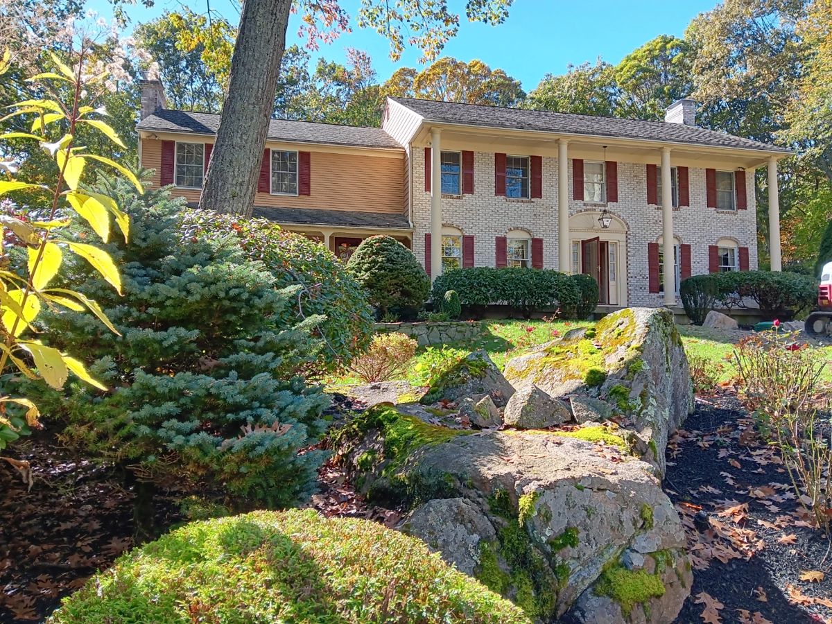 East Greenwich Estate Sale SAT SUN 10/28 10/29 starts on 10/28/2023