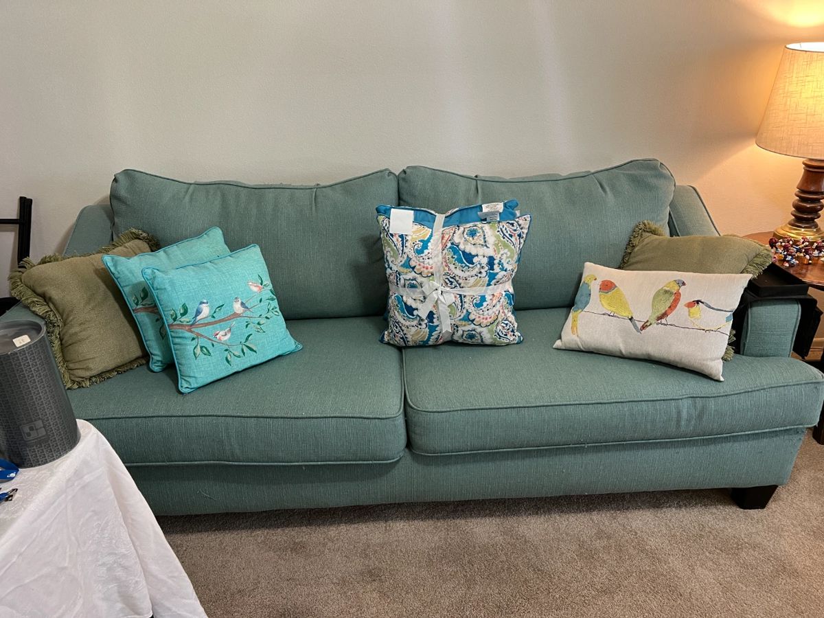 Estate Sale Lynchburg Court in New Port Richey, FL starts on 10/27/2023