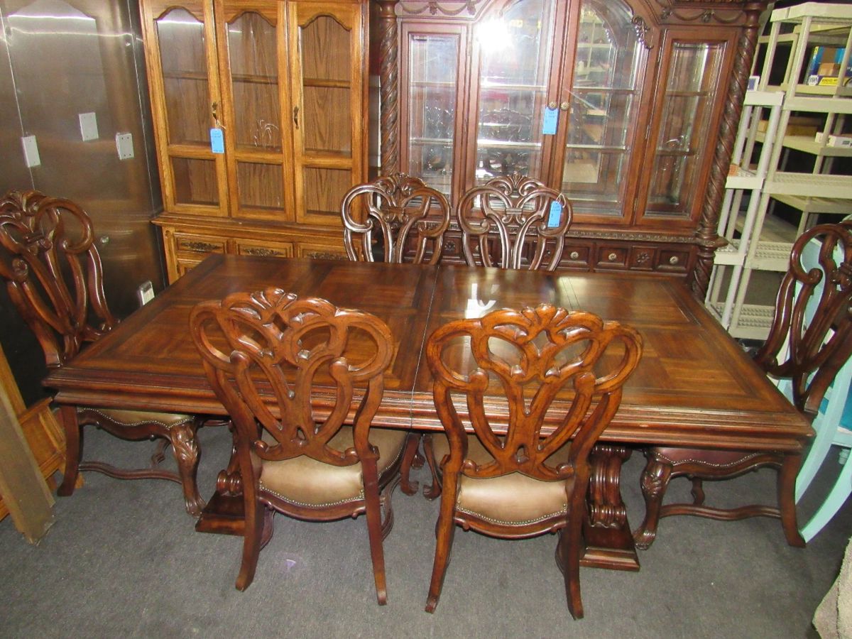 The Girls Estate Sales ~ Broadway & Wilmot starts on 10/28/2023
