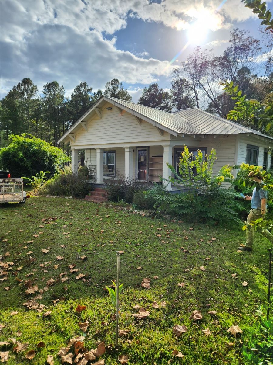 Sue and AL Cox estate in Garfield, GA starts on 11/3/2023