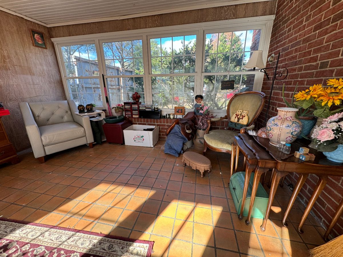 Classic Old Estate Sale of Artist full of... starts on 11/4/2023