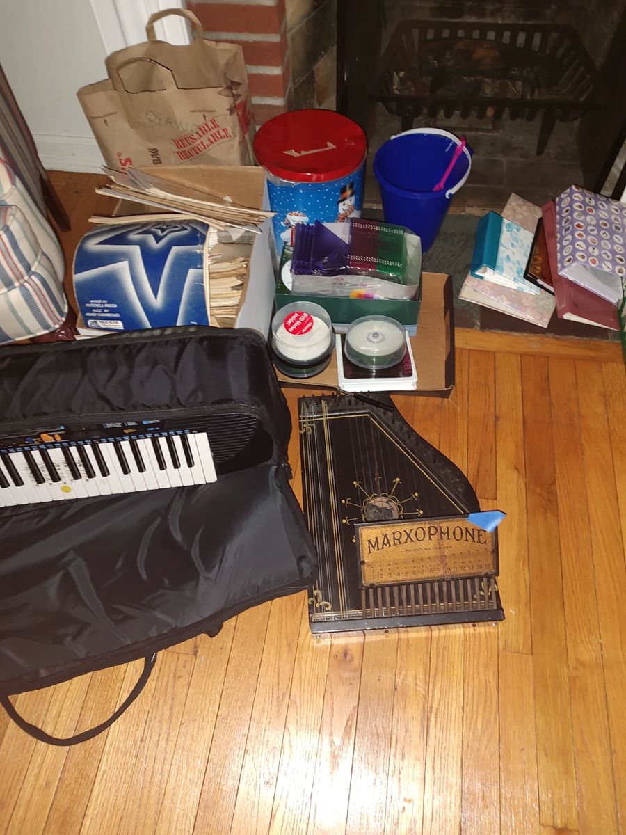 November 4th Great little estate sale vintage... starts on 11/4/2023