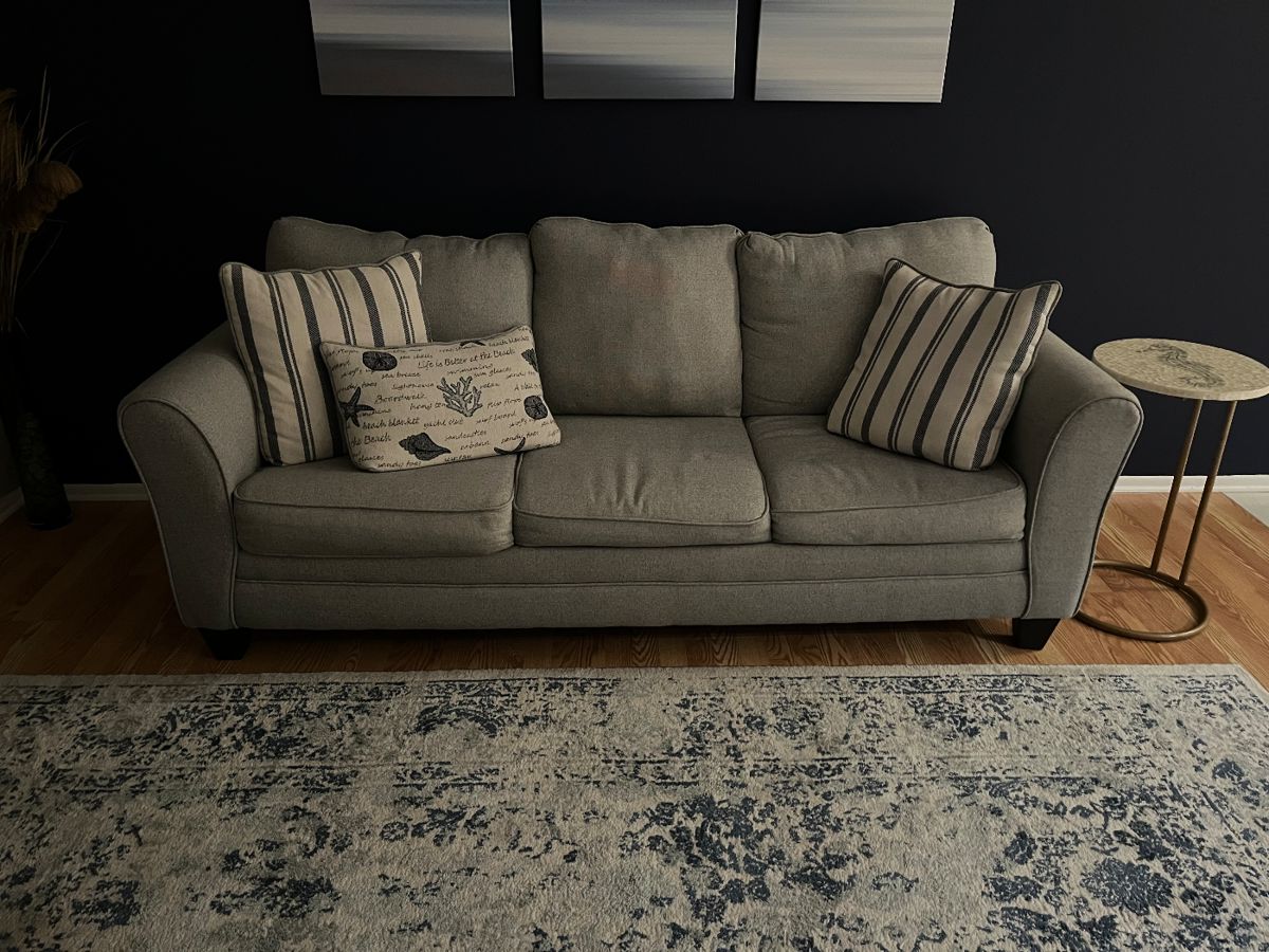 Alvis Estate finds in Sarasota, FL starts on 11/10/2023