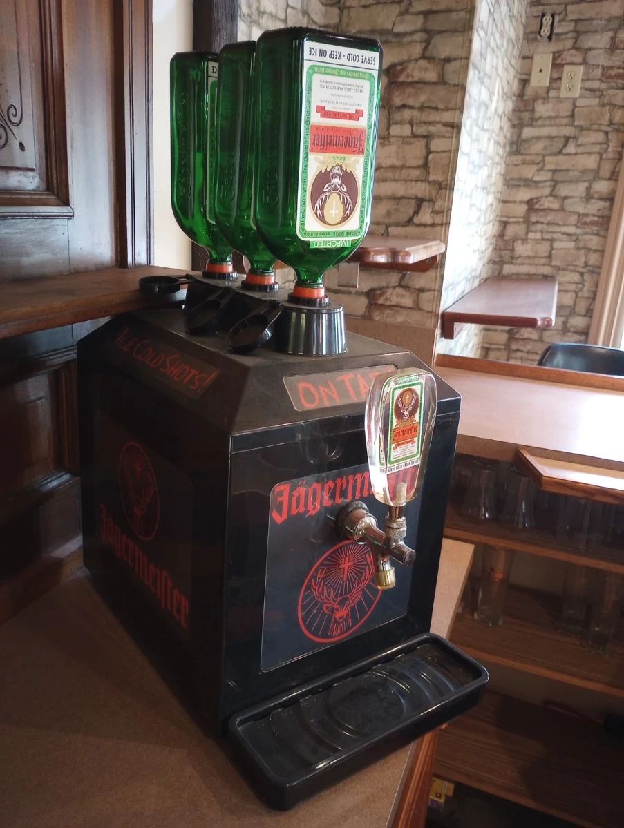 Vintage Barware Neon Beer Signs, Deco Armoire,... starts on 12/27/2023