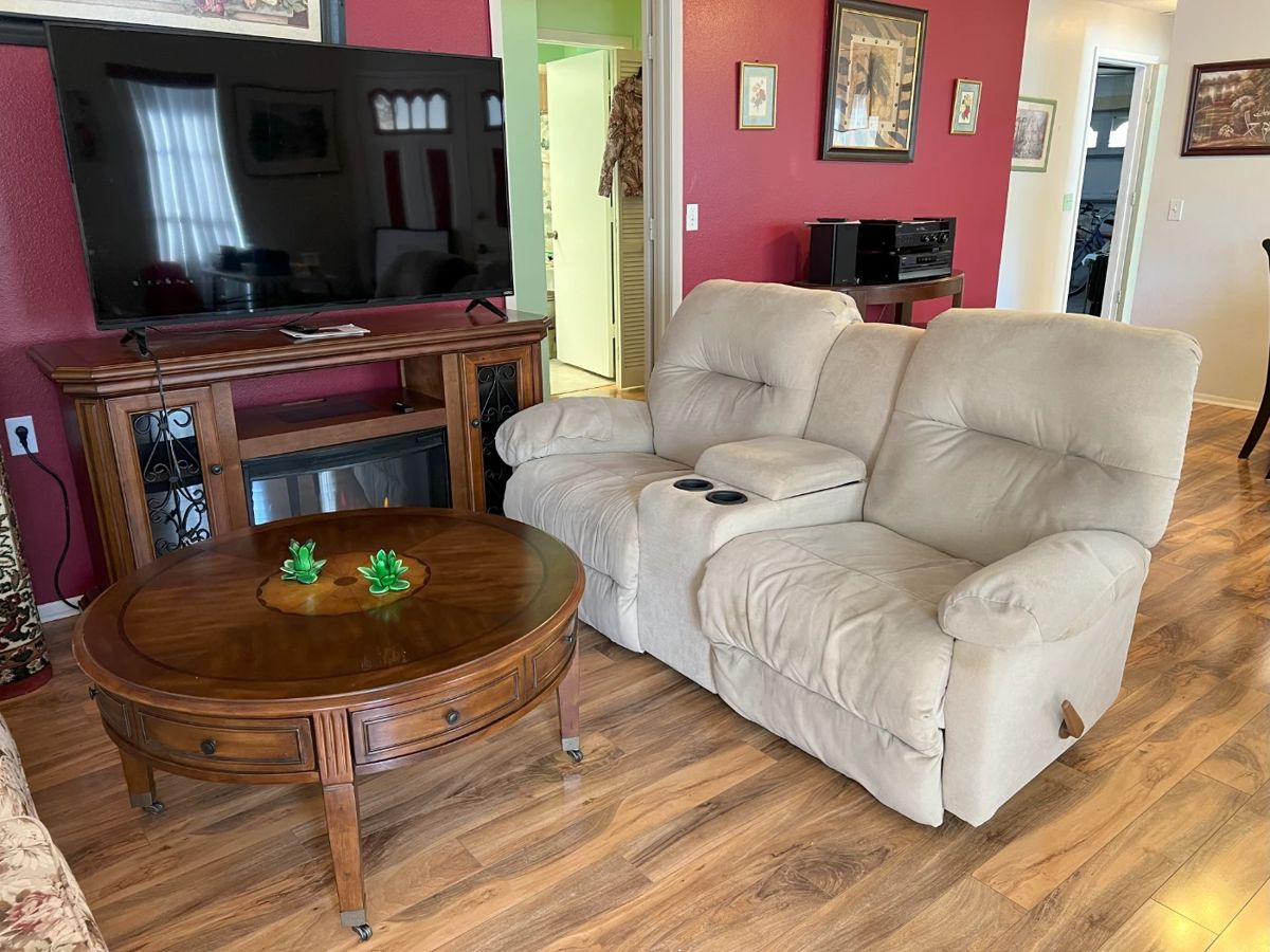 Estate Sale Enfield Court in New Port Richey, FL starts on 11/10/2023