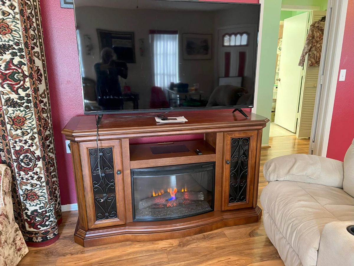 Estate Sale Enfield Court in New Port Richey, FL starts on 11/10/2023