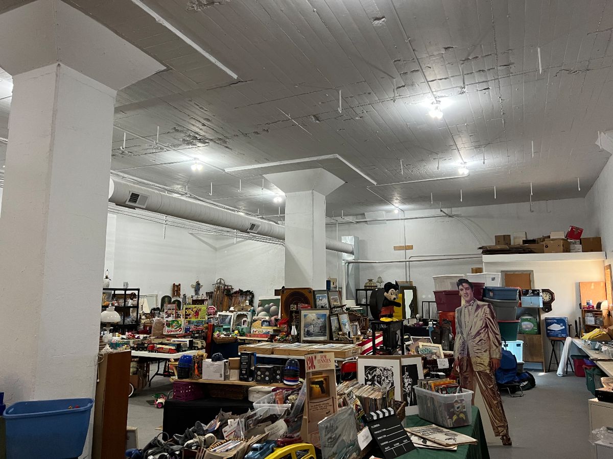 ESTATE SALE NY COLLEEN (Hilton Warehouse) starts on 11/30/2023