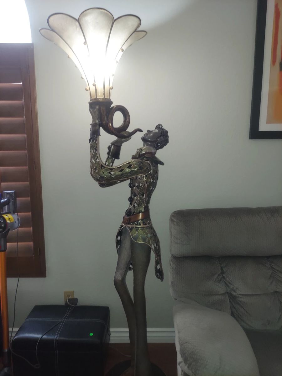 AMAZING INVENTORY OF UPSCALE GOODIES AT ESTATE... starts on 11/16/2023