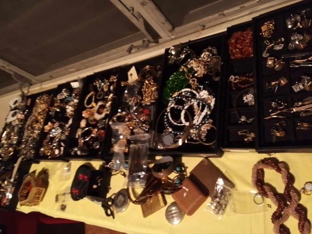 VERNON HILLS VERY BIG PICKERS SALE in Vernon Hills, IL starts on 11/19/2023