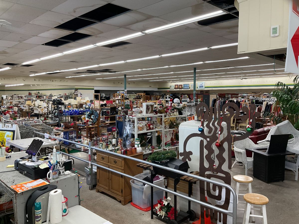 Huge Multi-Family Estate Sale Extravaganza... starts on 11/22/2023