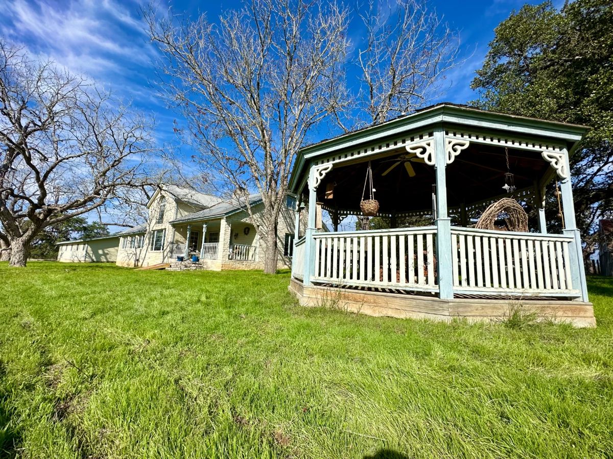Ranch Estate-Barn-Gains in Blanco starts on 11/30/2023