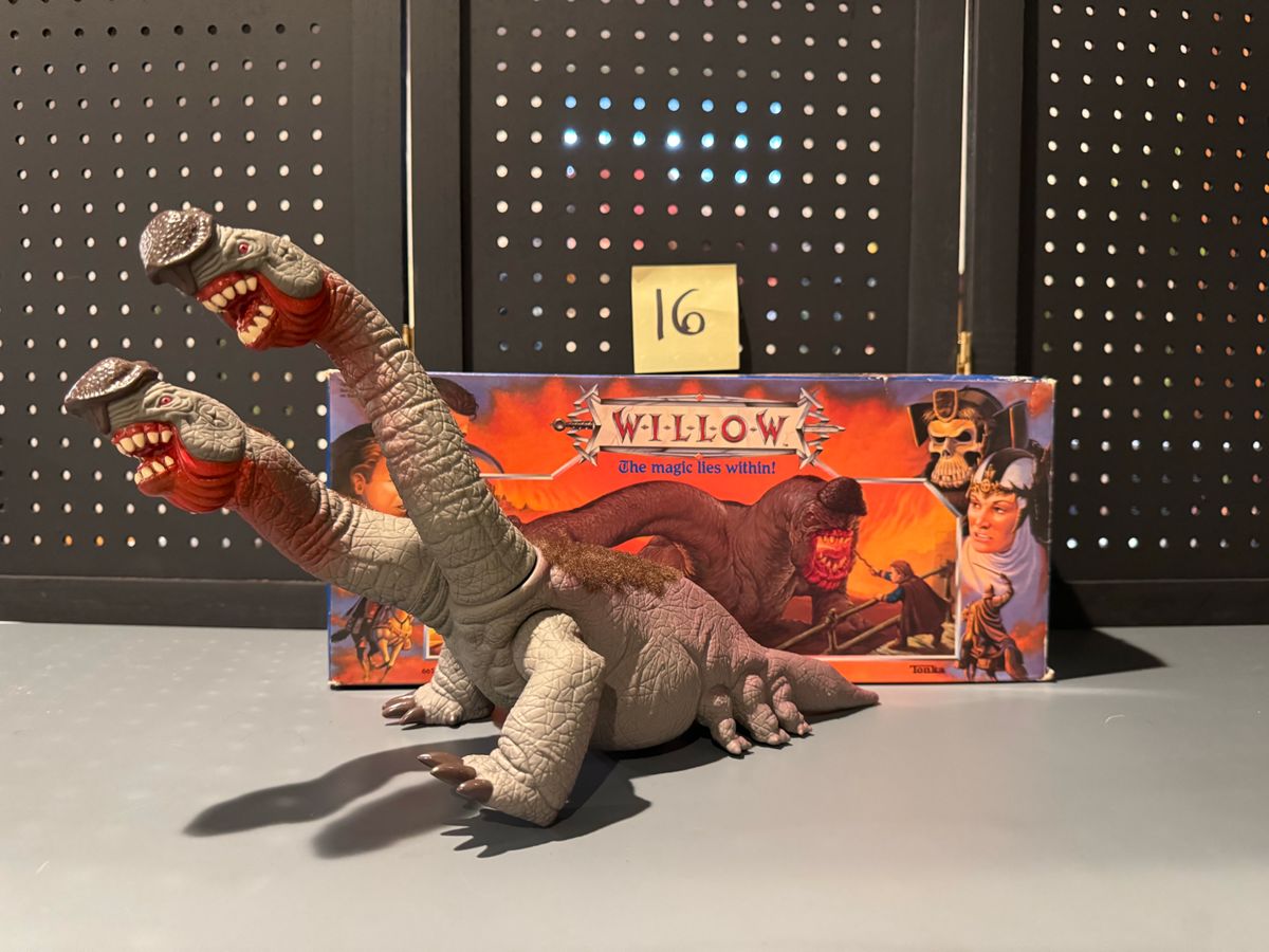 Vintage Toy Action Figure Auction Star Wars... starts on 11/25/2023