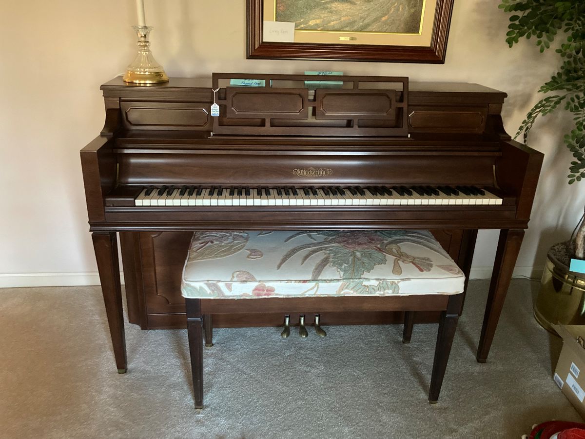 Thomas Estate in Fairfax Station, VA starts on 12/8/2023