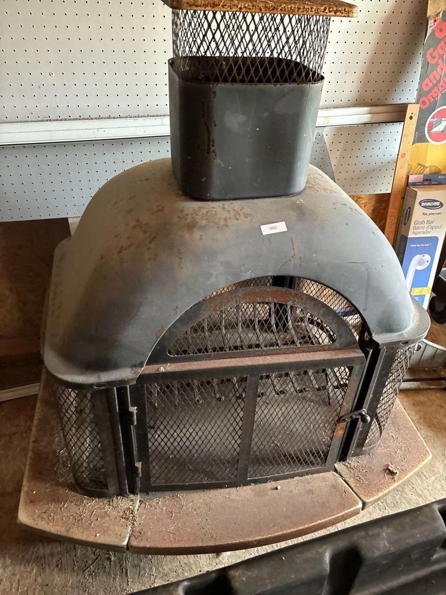 Strough living estate, Online auction, Peculiar... starts on 11/29/2023