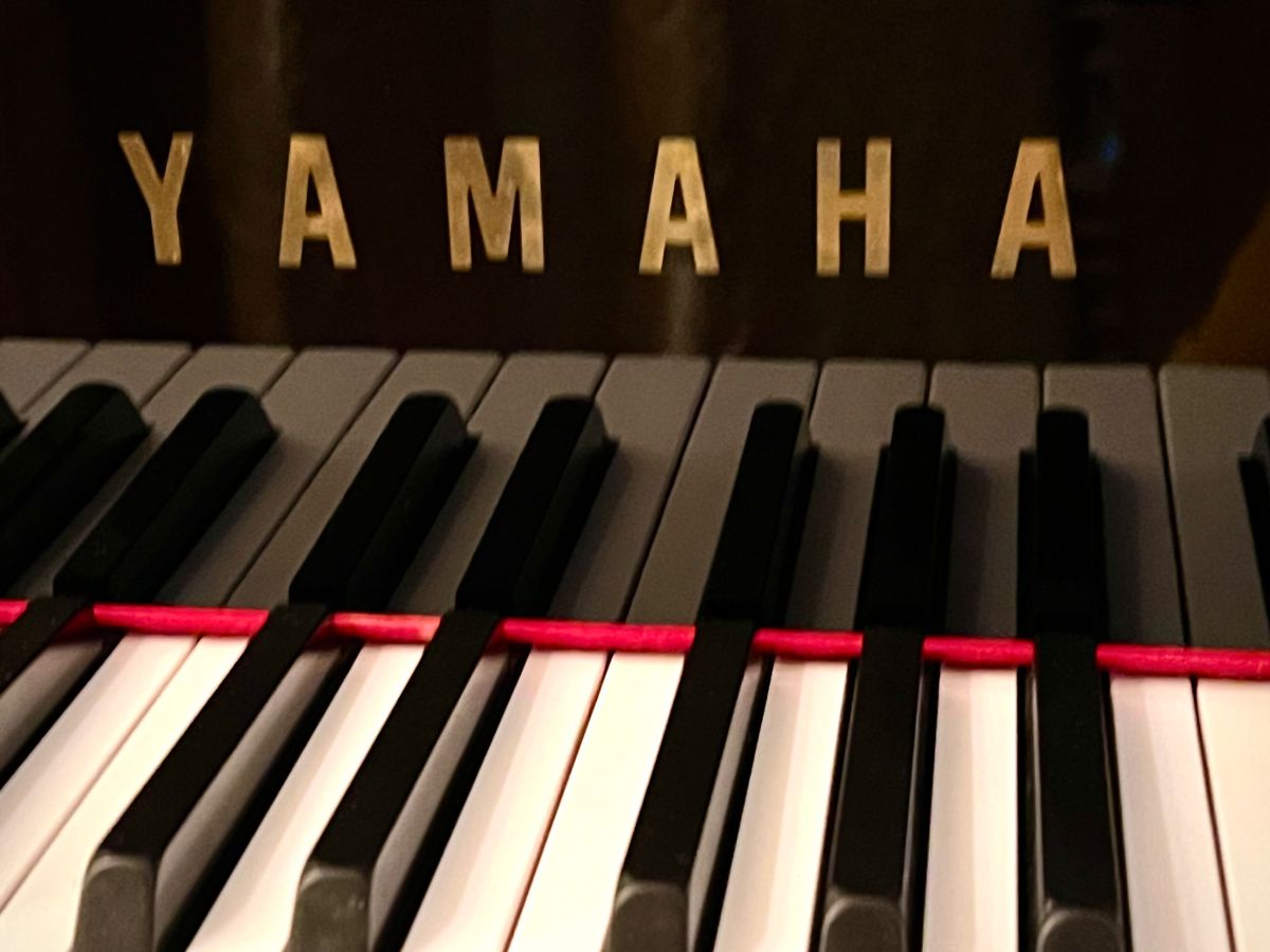 DAVIS PLACE ESTATE SALES in Ladue, MO starts on 12/9/2023