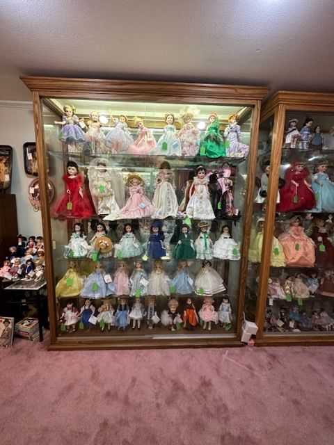 Massive Madame Alexander Doll Collection... starts on 12/7/2023