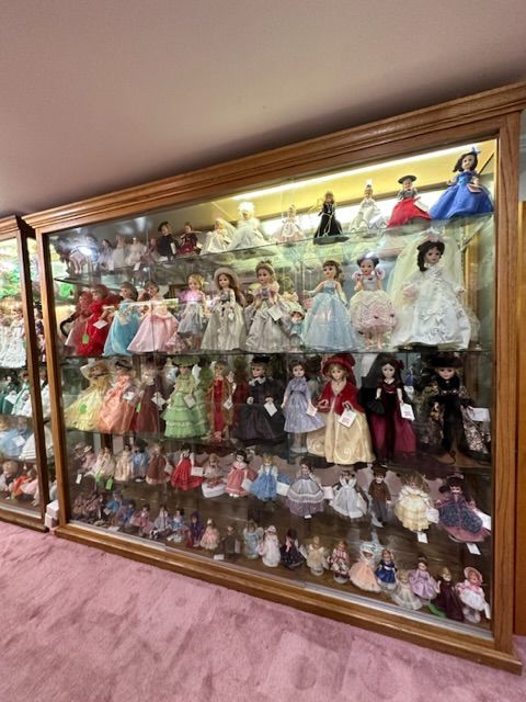 Massive Madame Alexander Doll Collection... starts on 12/7/2023