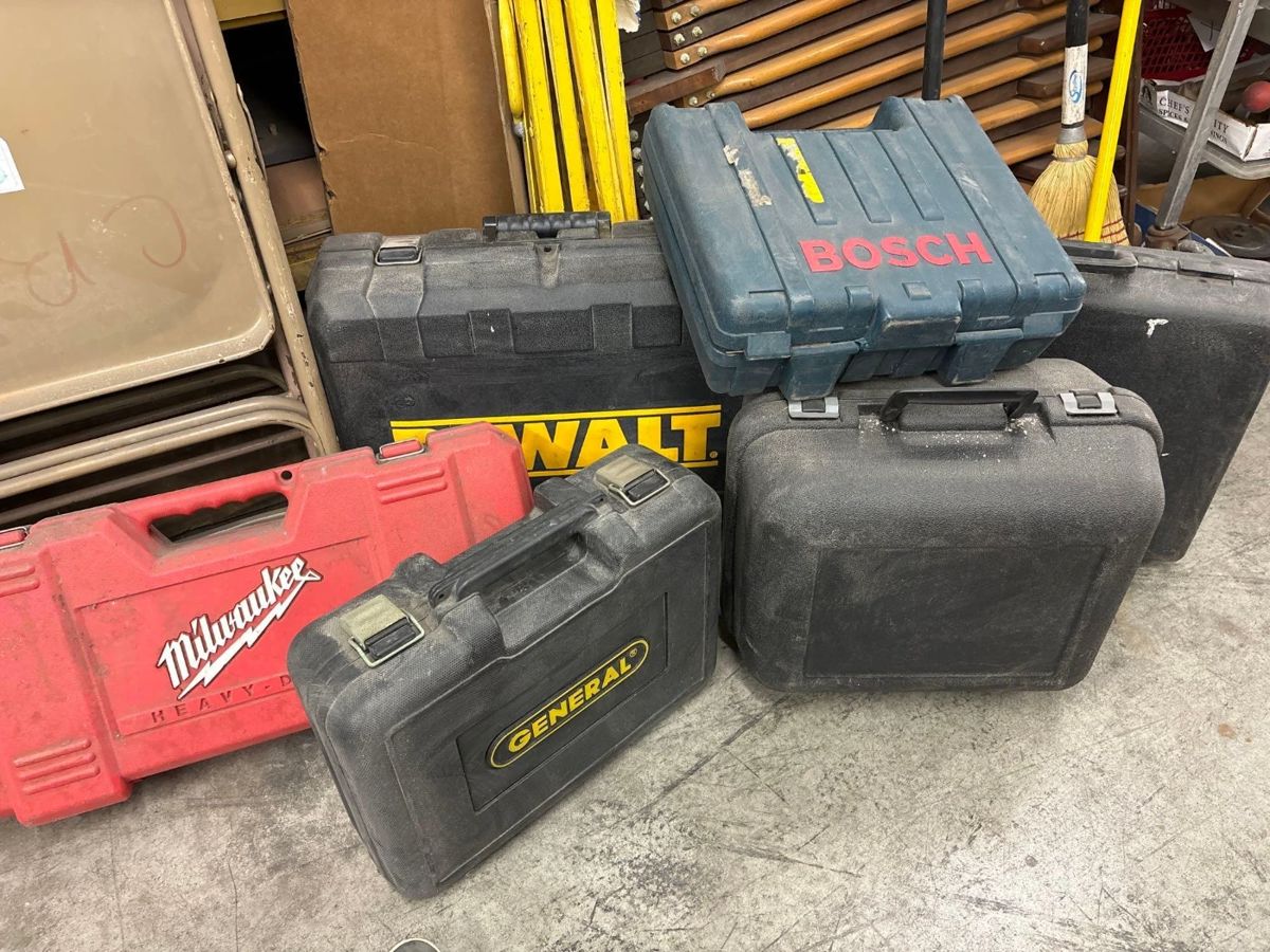 Caves Estate Storage Liquidation 2 in Kansas City, MO starts on 12/5/2023