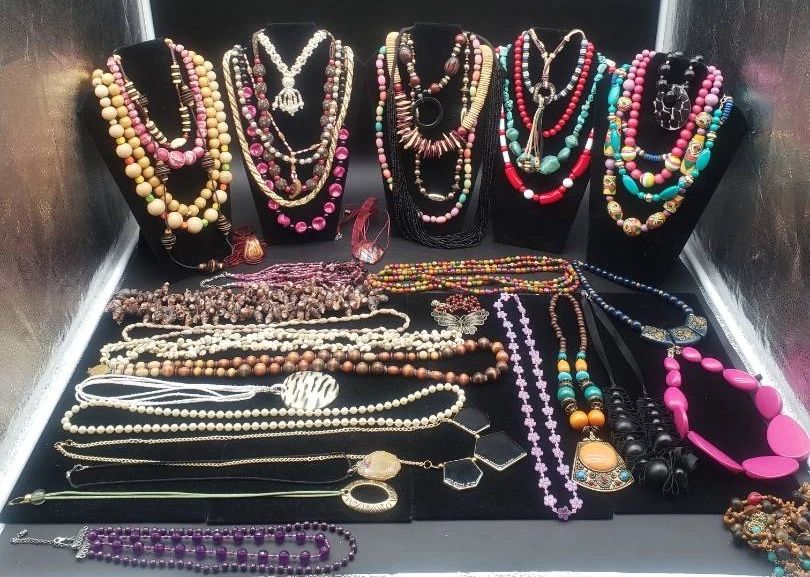 SPRINGFIELD DECOR, TRINKET & HOME GOODS SALE... starts on 12/7/2023