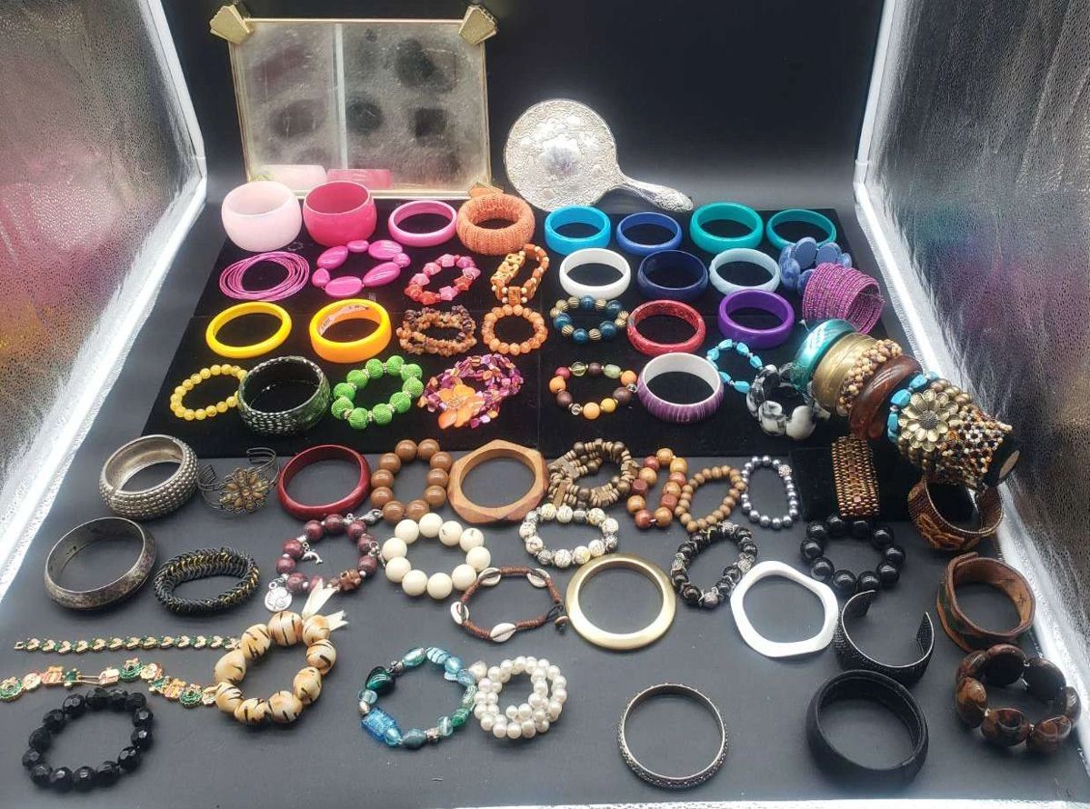 SPRINGFIELD DECOR, TRINKET & HOME GOODS SALE... starts on 12/7/2023