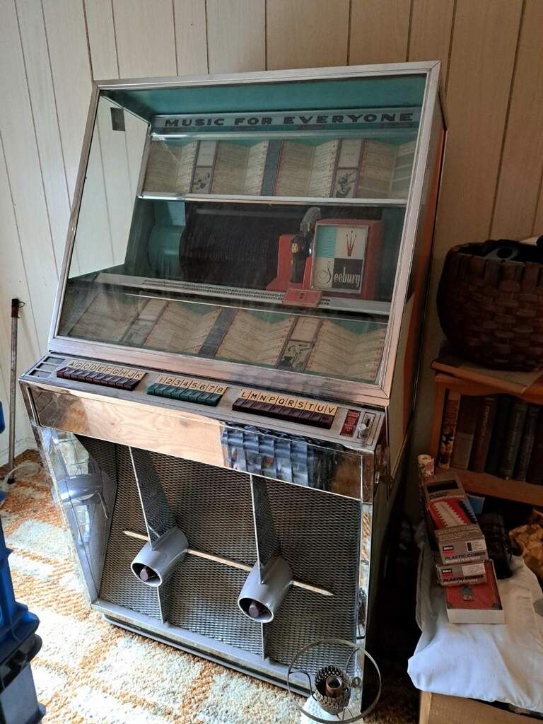 Arlington Treasures. Seeburg 161 Jukebox starts on 12/14/2023