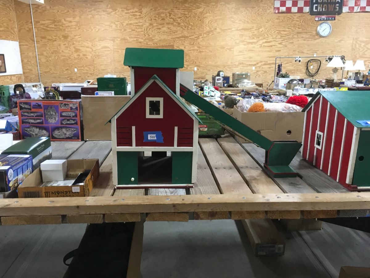 December Online Estate Auction in Roanoke, IL starts on 12/13/2023