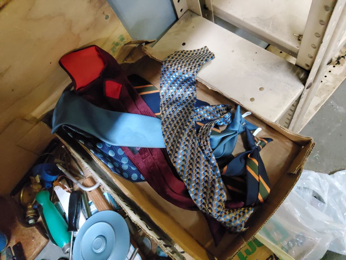 ESTATE CLEAN OUT!!! OVER 150 LOTS!! starts on 12/21/2023
