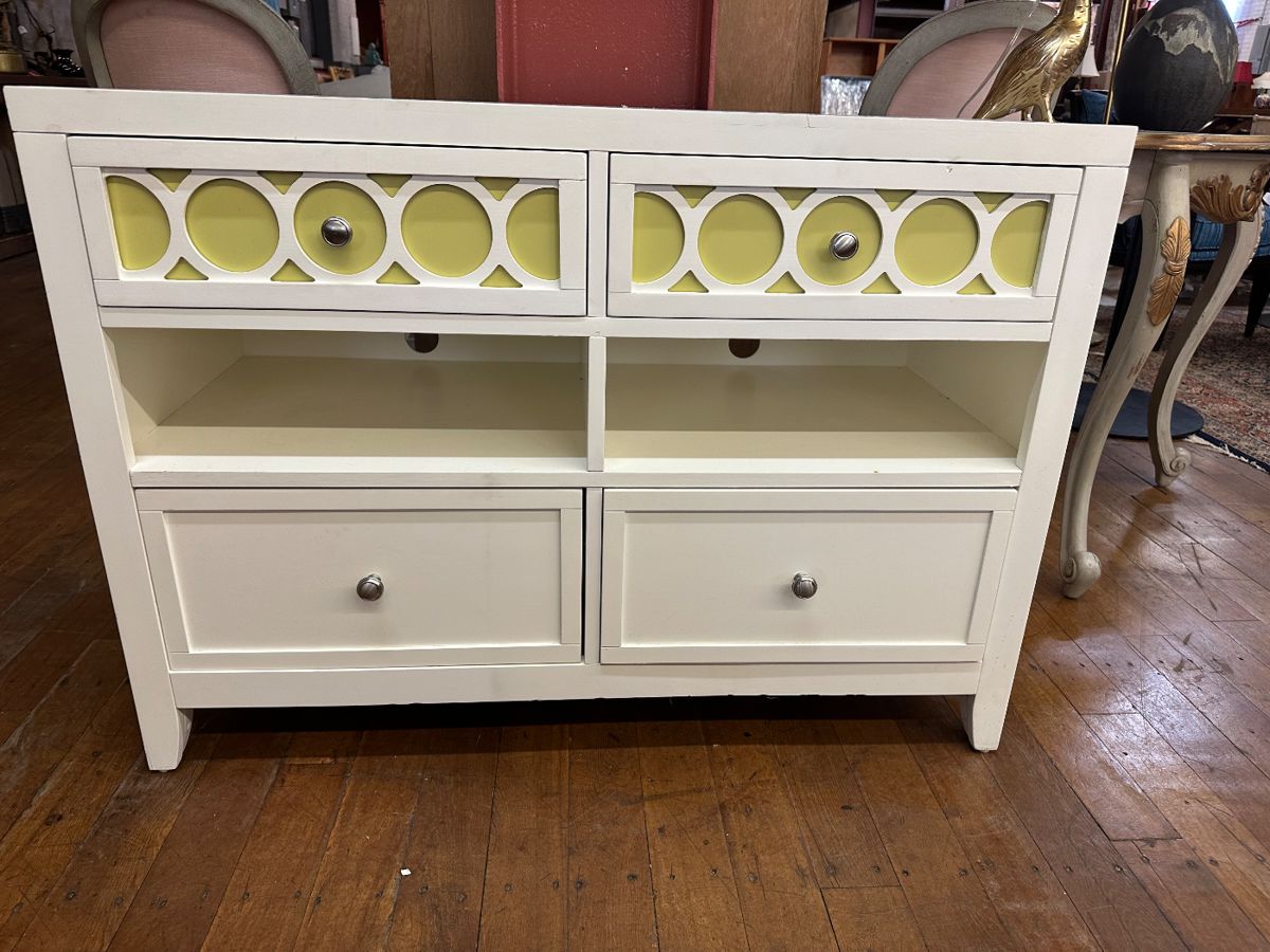 Holiday Showroom Bonanza Auction in Bridgeport, CT starts on 12/27/2023