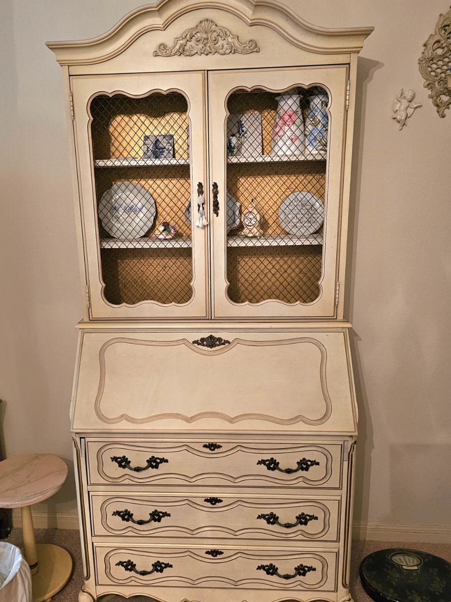 Vintage Reveal/ Few items will be 30% off,... starts on 2/29/2024