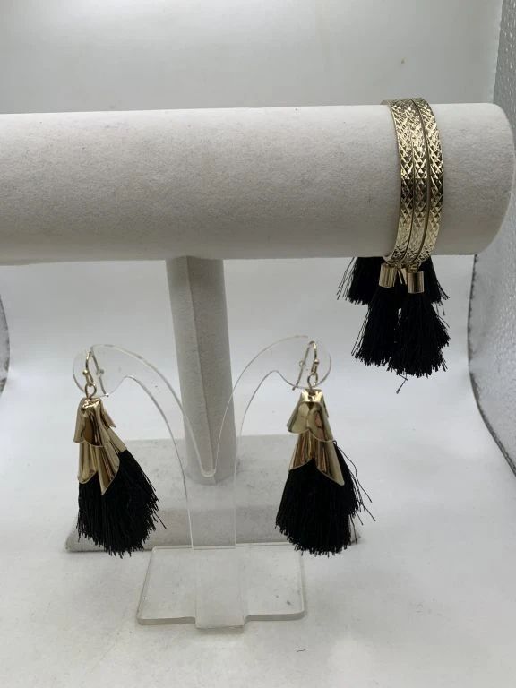 GOLD,SILVER,HEIDI DAUS,GIVENCHY,KJL,JUDITH... starts on 1/5/2024