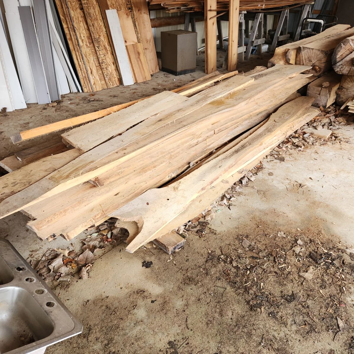 Pickers paradise barn sale! House included starts on 1/25/2024