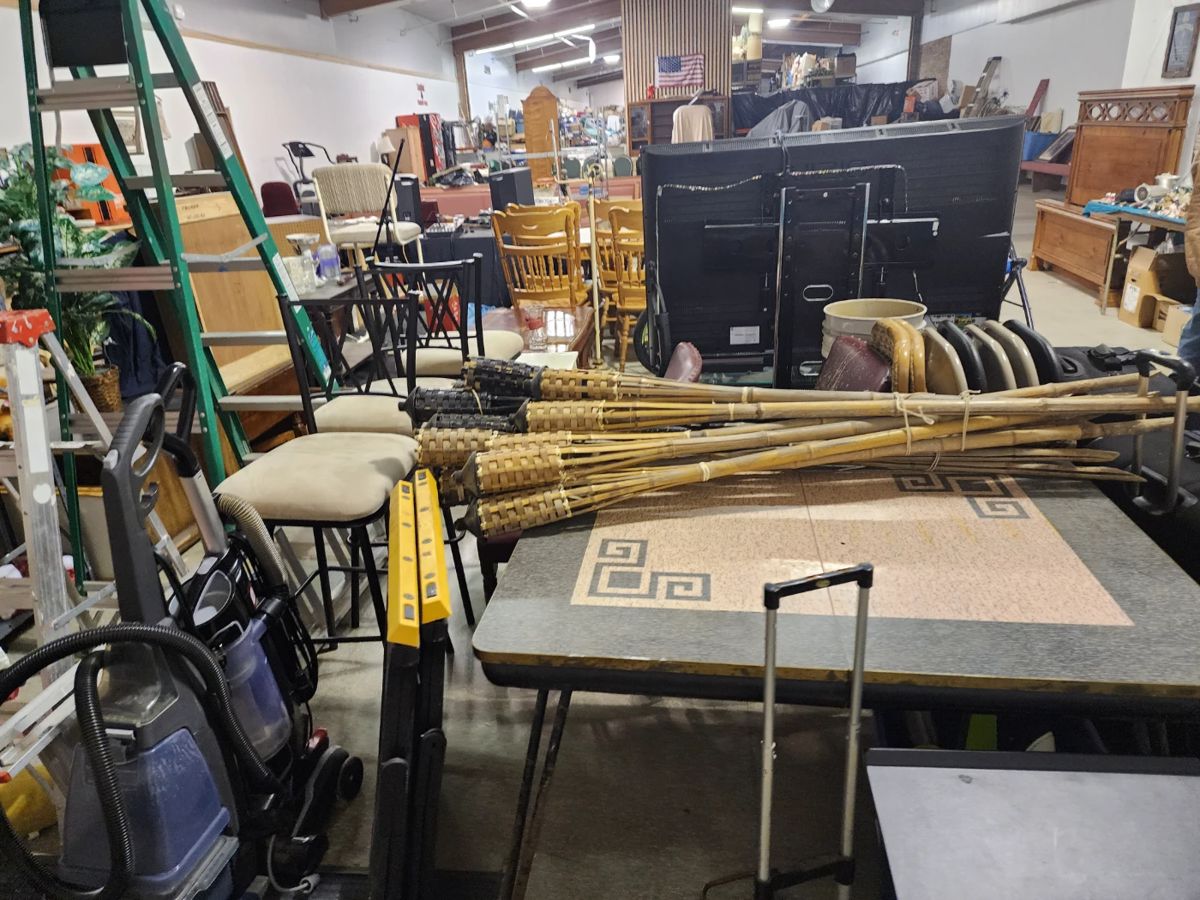 Live Auction at the Dort Mall Thursday! starts on 1/11/2024