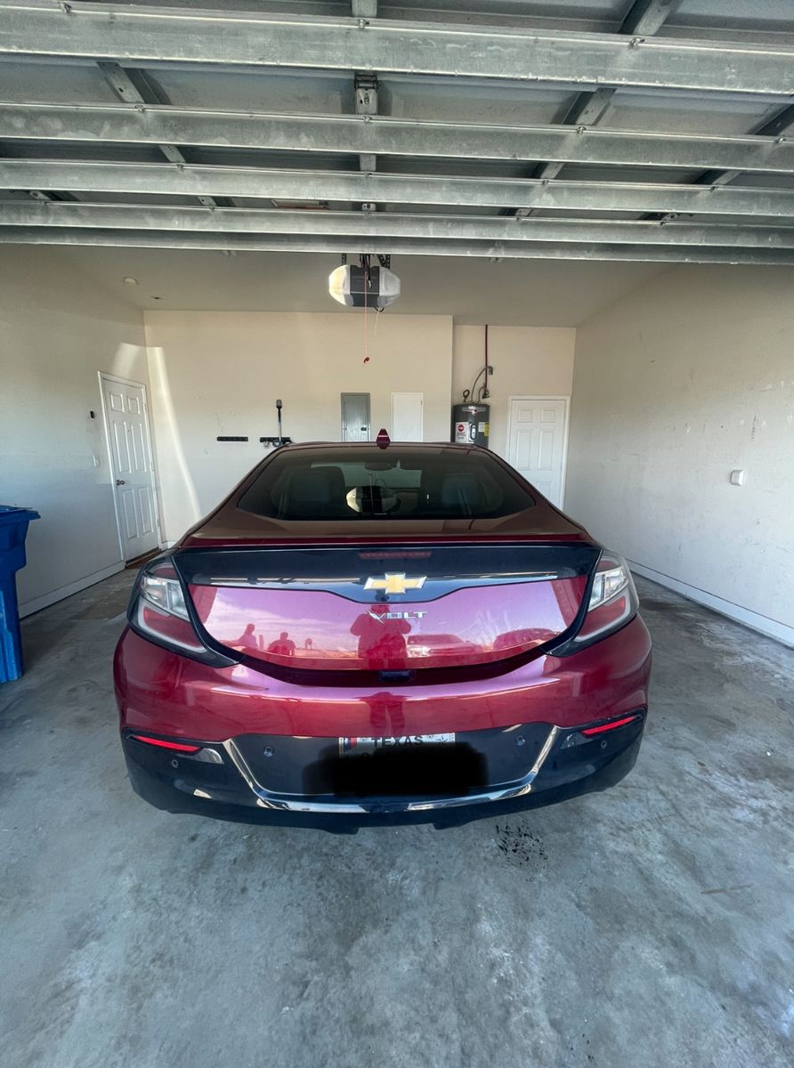 Lovely townhome, 2017 Chevy Volt & designer... starts on 1/12/2024