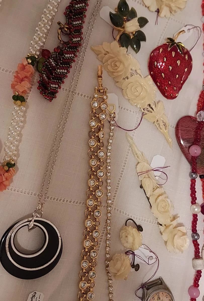 HUGE ESTATE SALE OF of KITTY MYERS wife of... starts on 1/20/2024