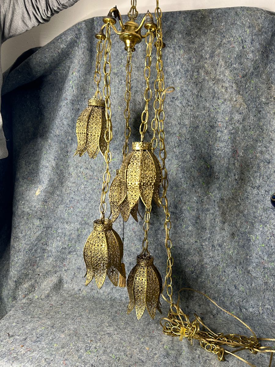 Oh so many pretty things online auction! starts on 1/18/2024